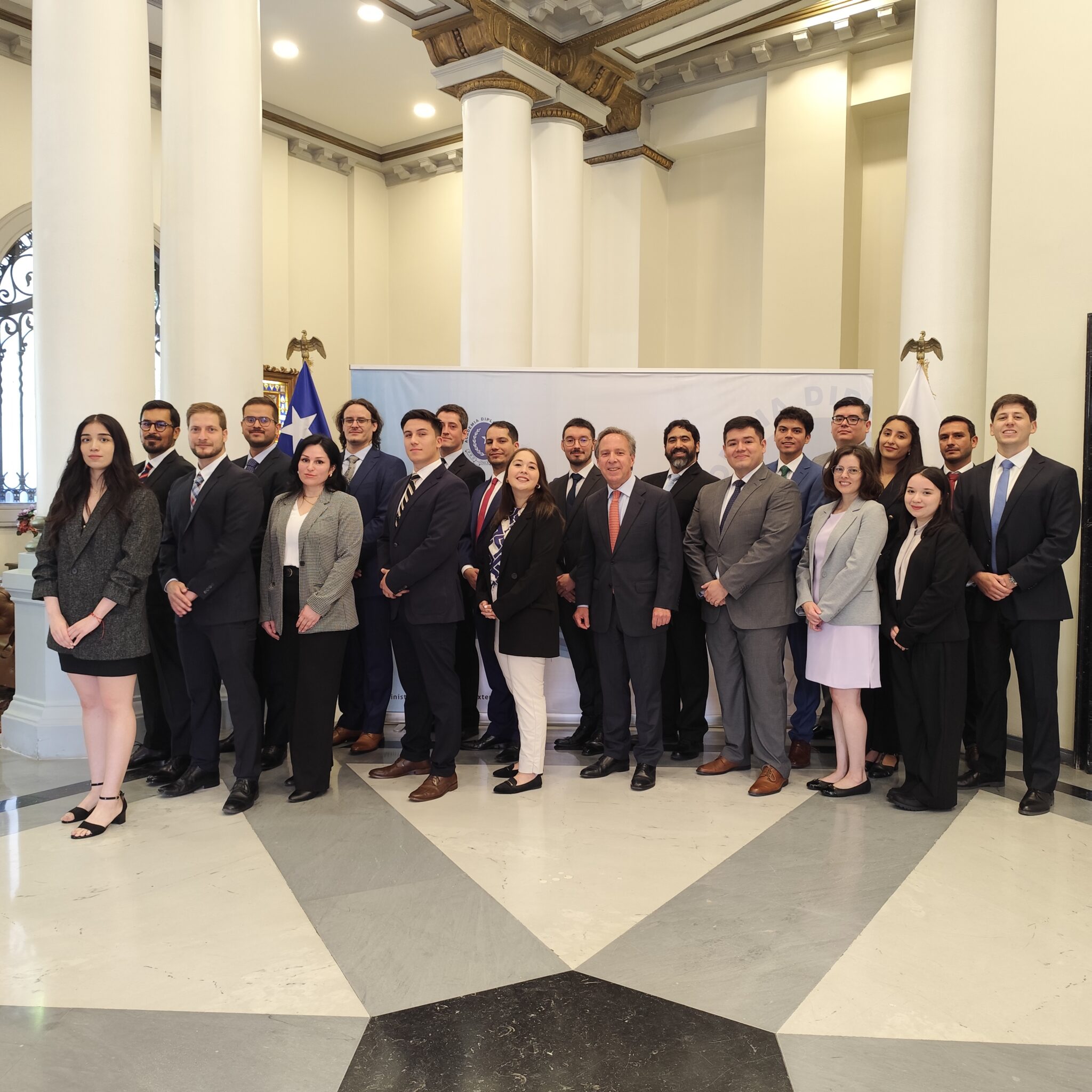 La Academia Diplomática de Chile “Andrés Bello” le da la bienvenida a ...