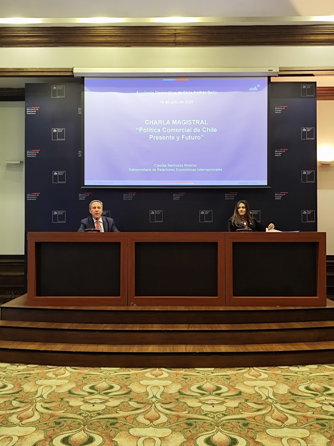 Charla Magistral en la Academia Diplomática: SUBREI y el Futuro ...